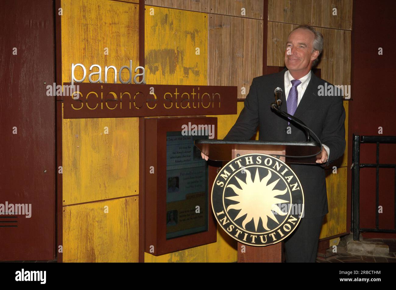 Visit of Secretary Dirk Kempthorne to the National Zoo, Washington, D.C ...