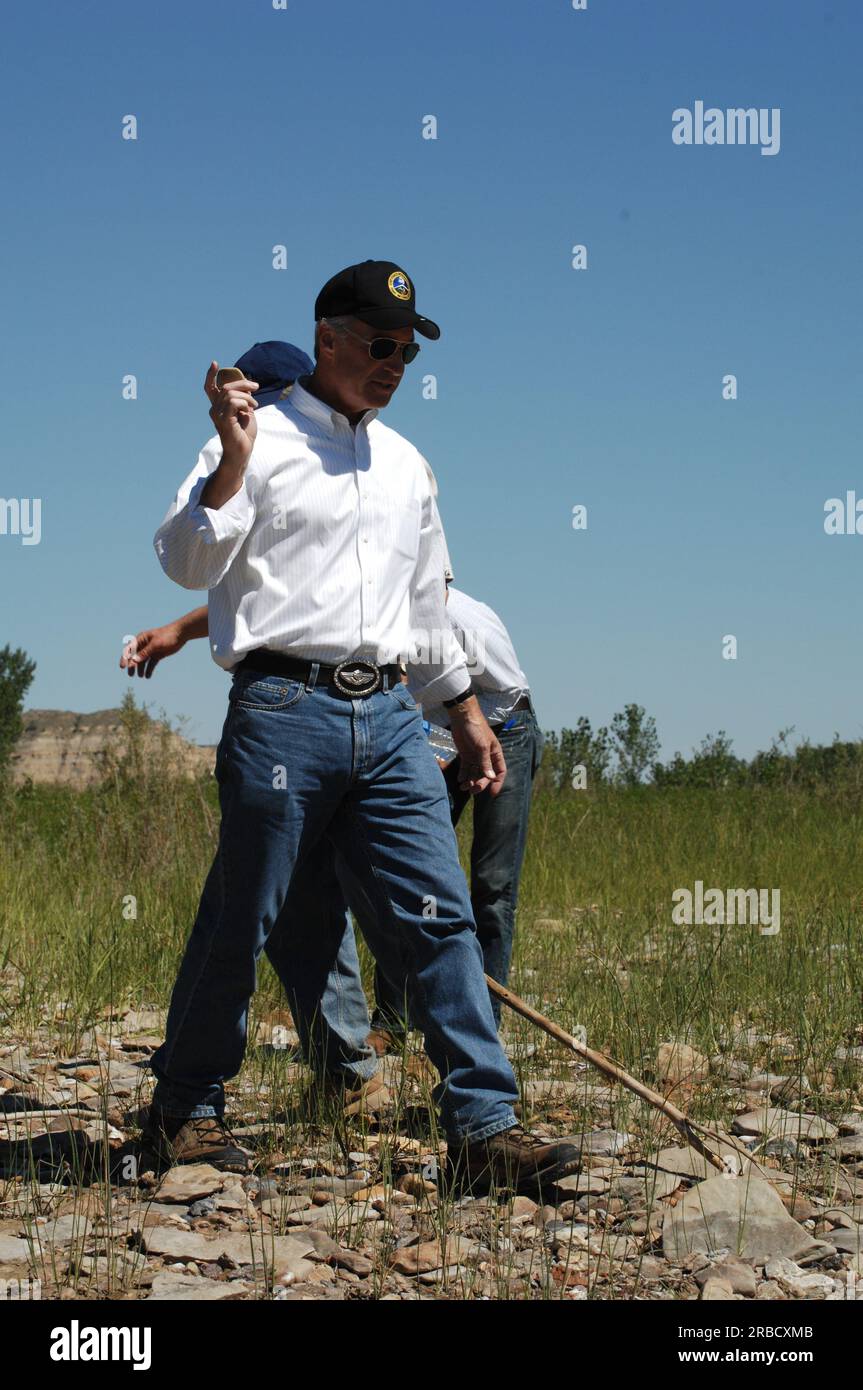 Visit of Secretary Dirk Kempthorne and aides to Theodore Roosevelt ...