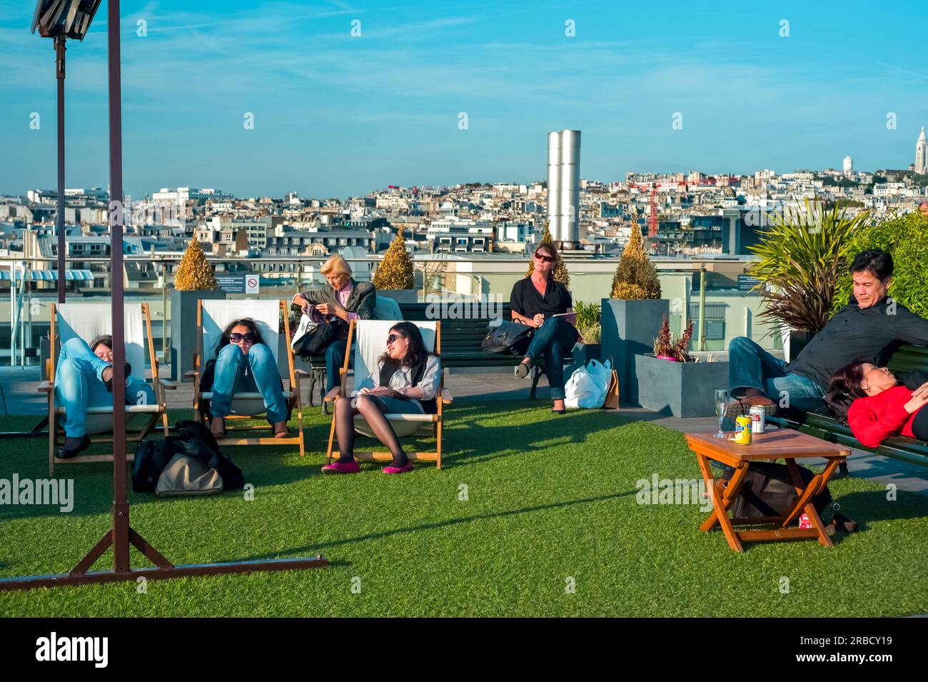 Paris, France, Crowd People, Tourists Relaxing at Paris Café, with ...