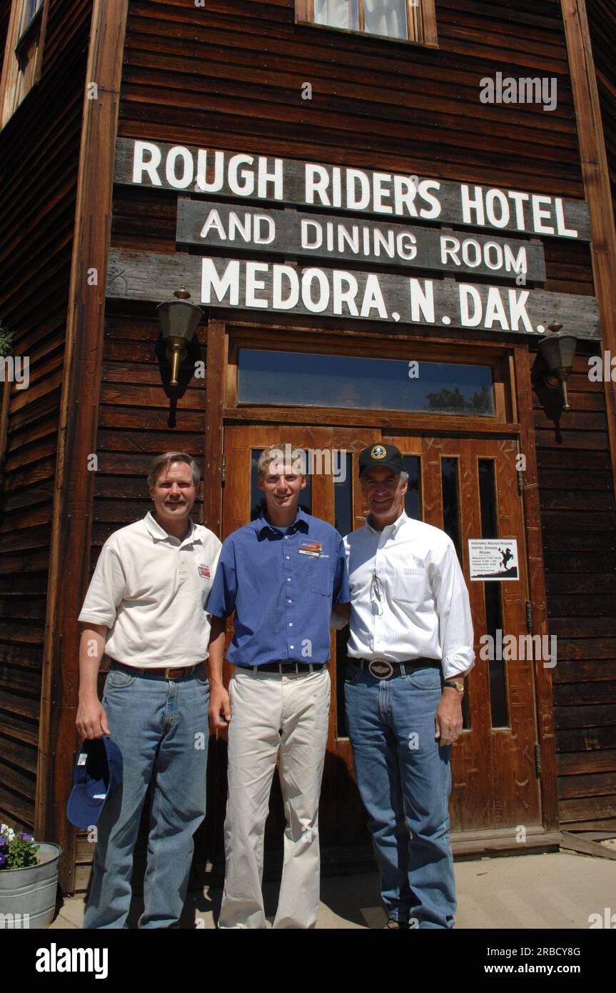 Visit of Secretary Dirk Kempthorne and aides to Theodore Roosevelt ...