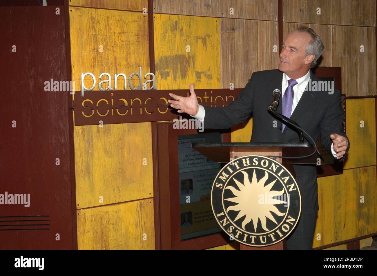 Visit of Secretary Dirk Kempthorne to the National Zoo, Washington, D.C ...