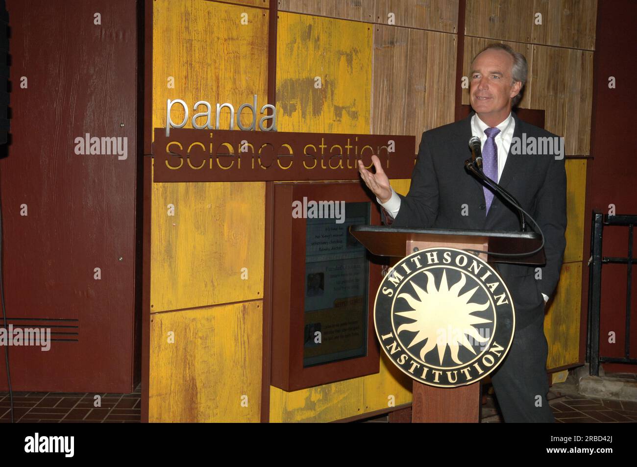 Visit of Secretary Dirk Kempthorne to the National Zoo, Washington, D.C ...