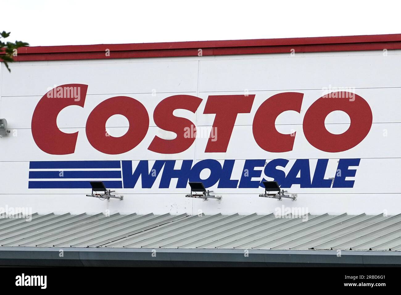 Costco wholesale exterior hi-res stock photography and images - Alamy