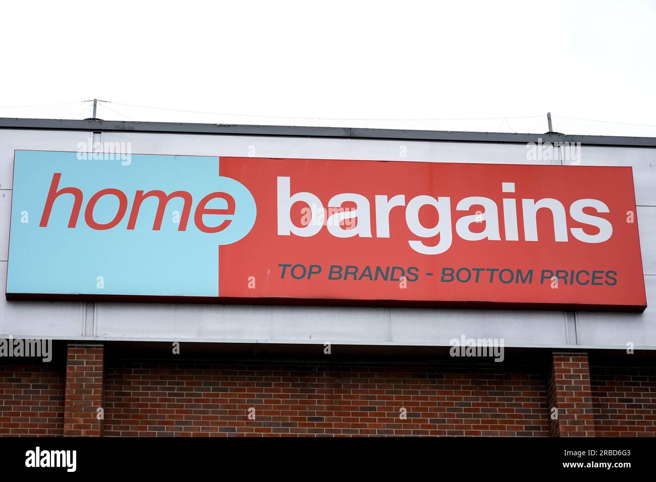 Home Bargains shop sign in Liverpool Stock Photo - Alamy