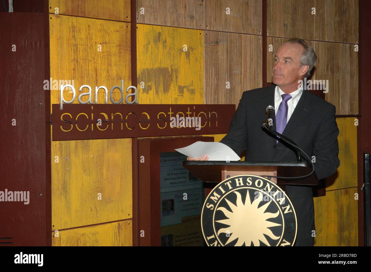 Visit of Secretary Dirk Kempthorne to the National Zoo, Washington, D.C ...