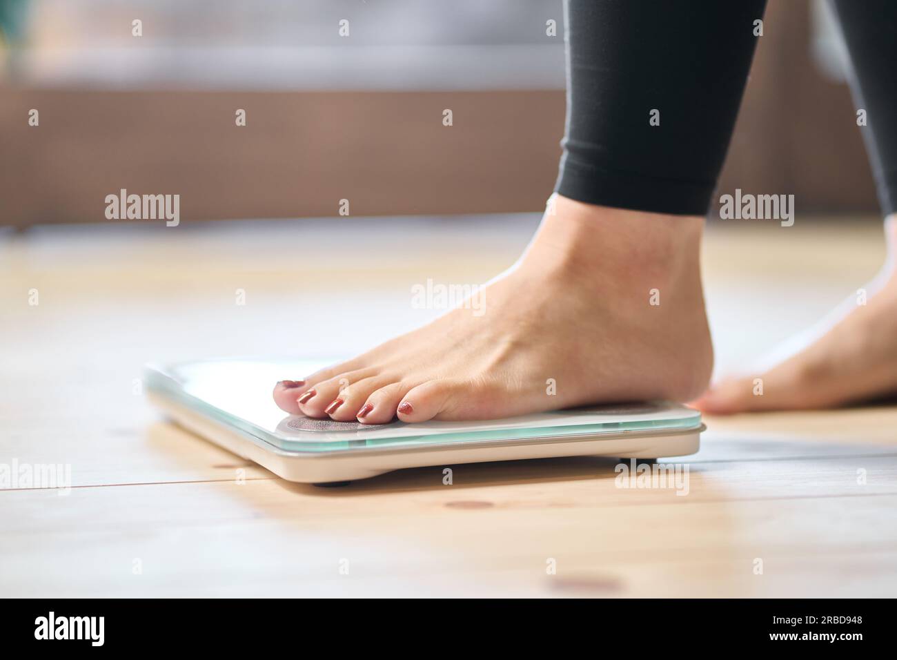 Female feet on a scale hi-res stock photography and images - Alamy