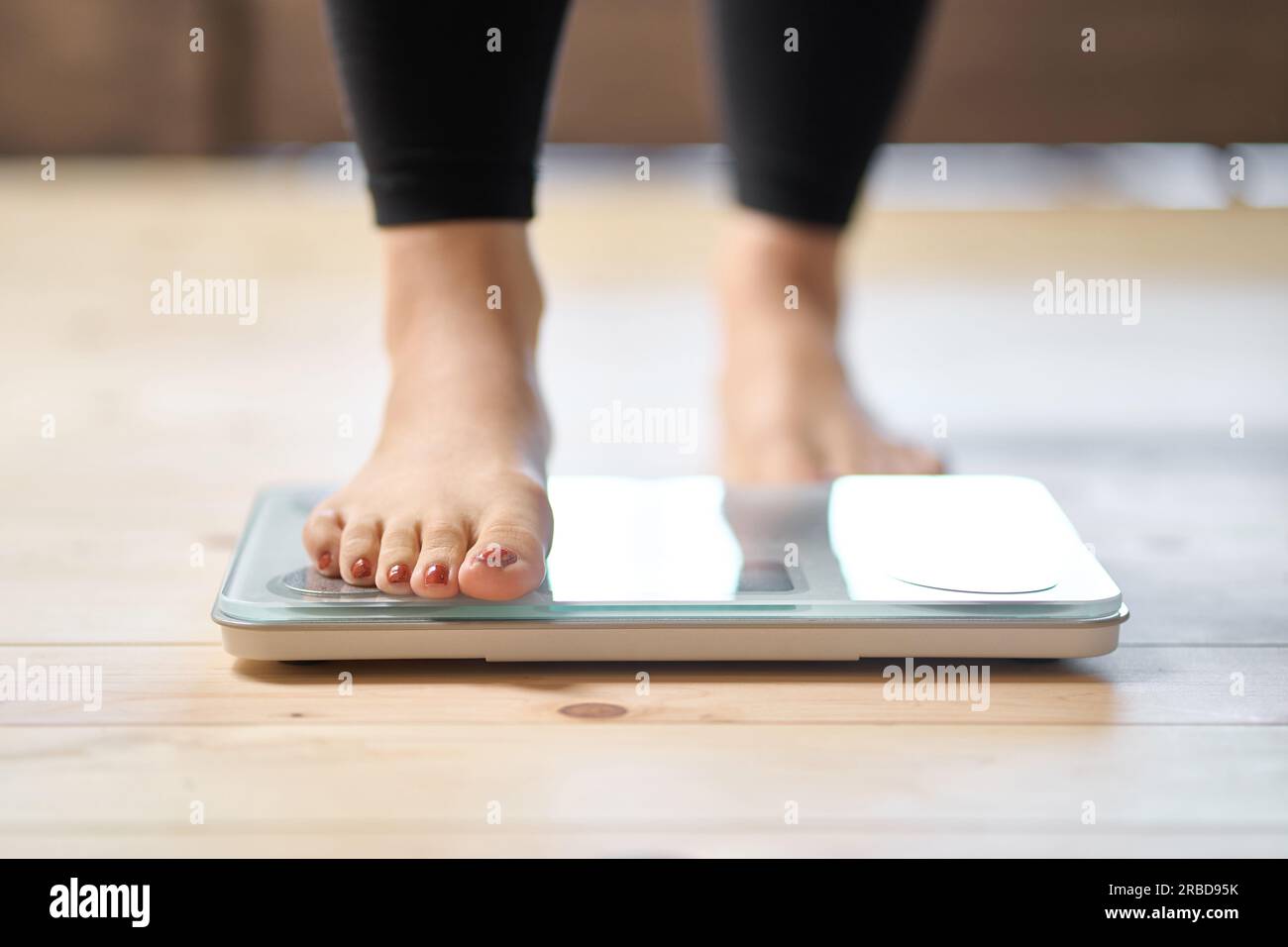 Female feet on a scale hi-res stock photography and images - Alamy