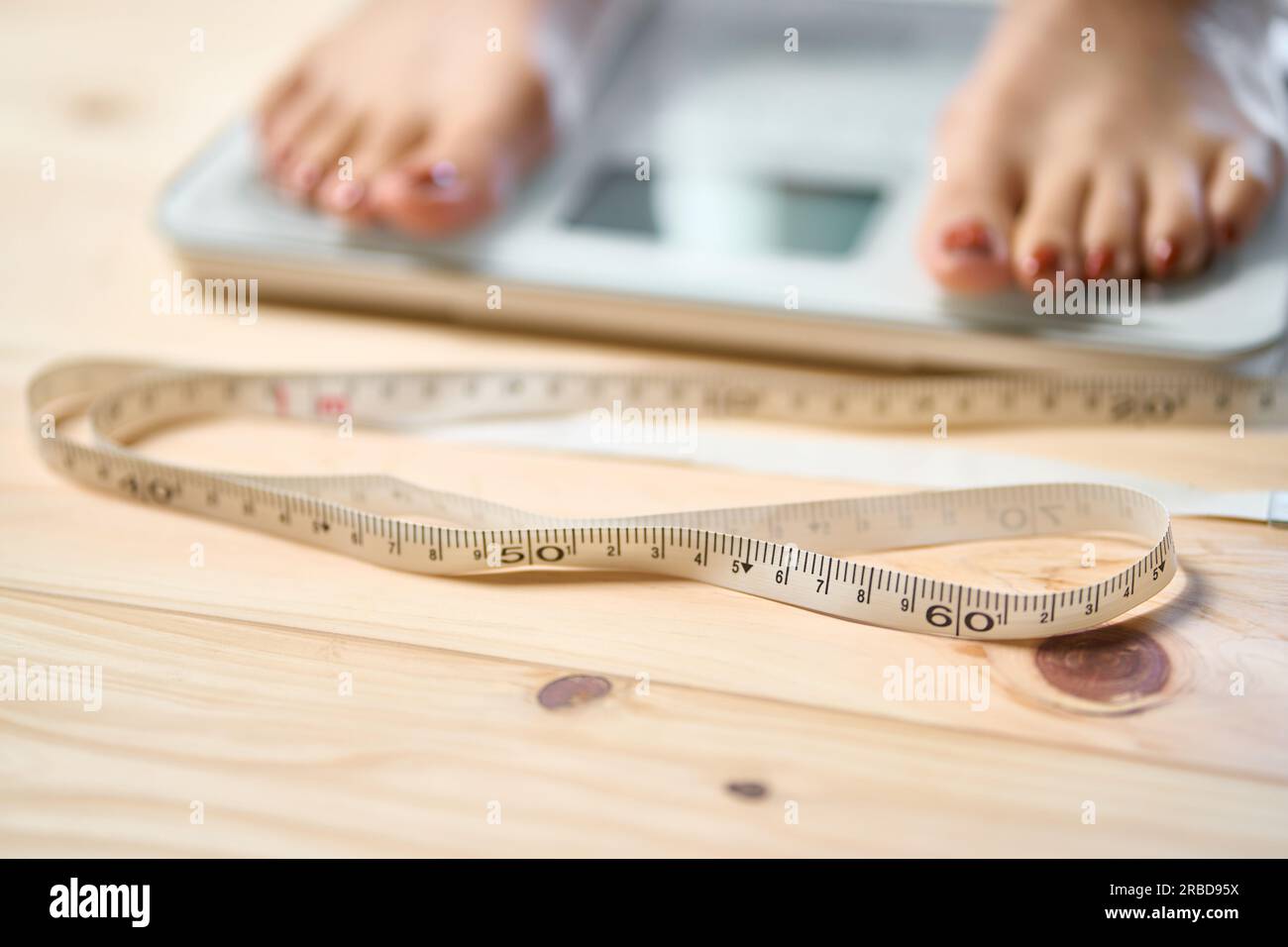 Feet of a woman on a measure and scale Stock Photo - Alamy