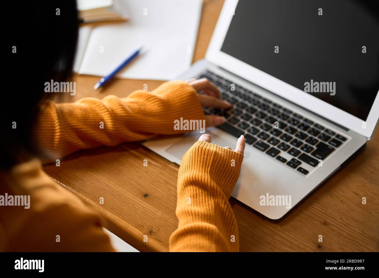 Asian office telework hi-res stock photography and images - Alamy