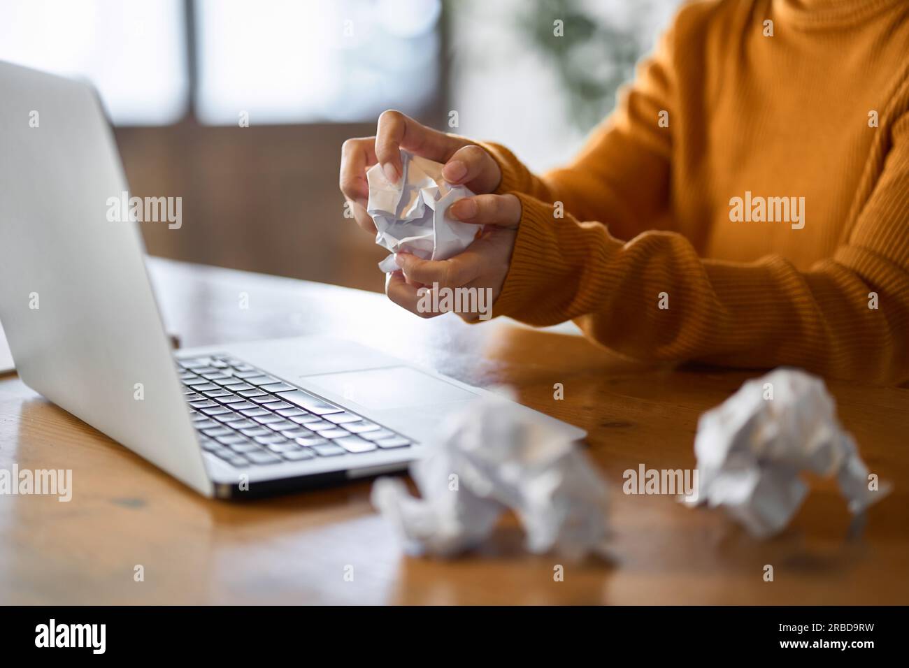 Woman crumpling paper hi-res stock photography and images - Alamy