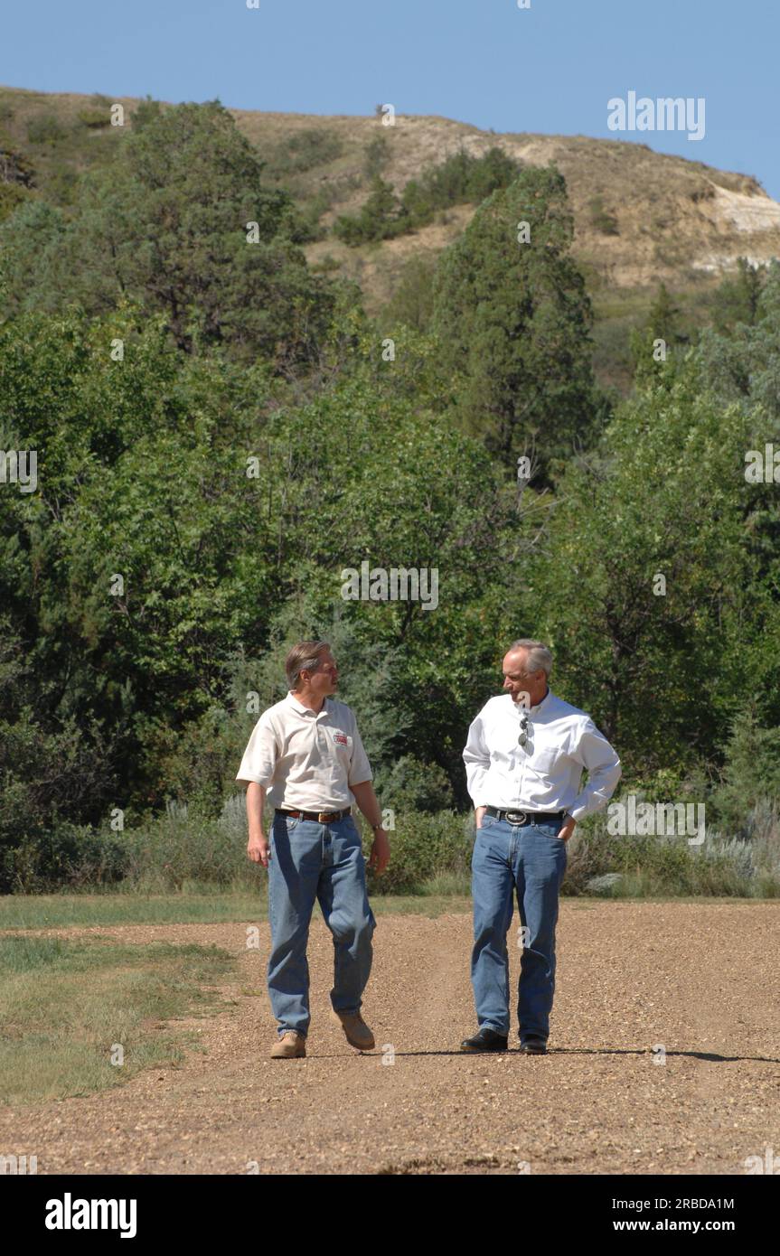 Visit of Secretary Dirk Kempthorne and aides to Theodore Roosevelt ...