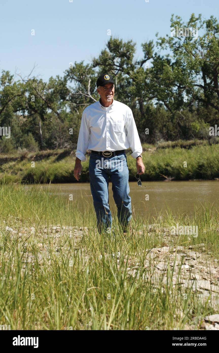 Visit of Secretary Dirk Kempthorne and aides to Theodore Roosevelt ...