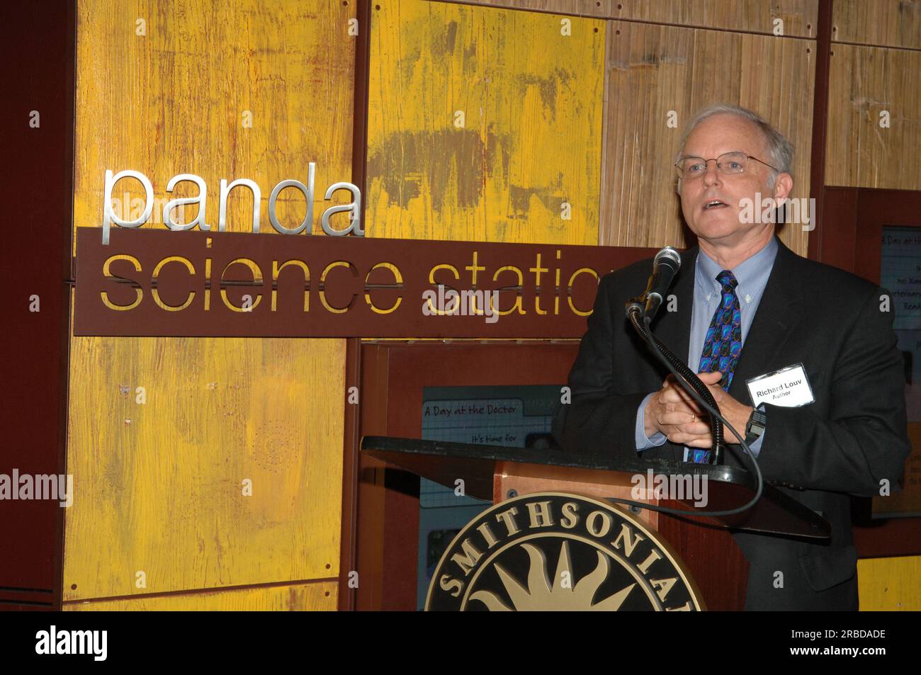 Visit of Secretary Dirk Kempthorne to the National Zoo, Washington, D.C ...