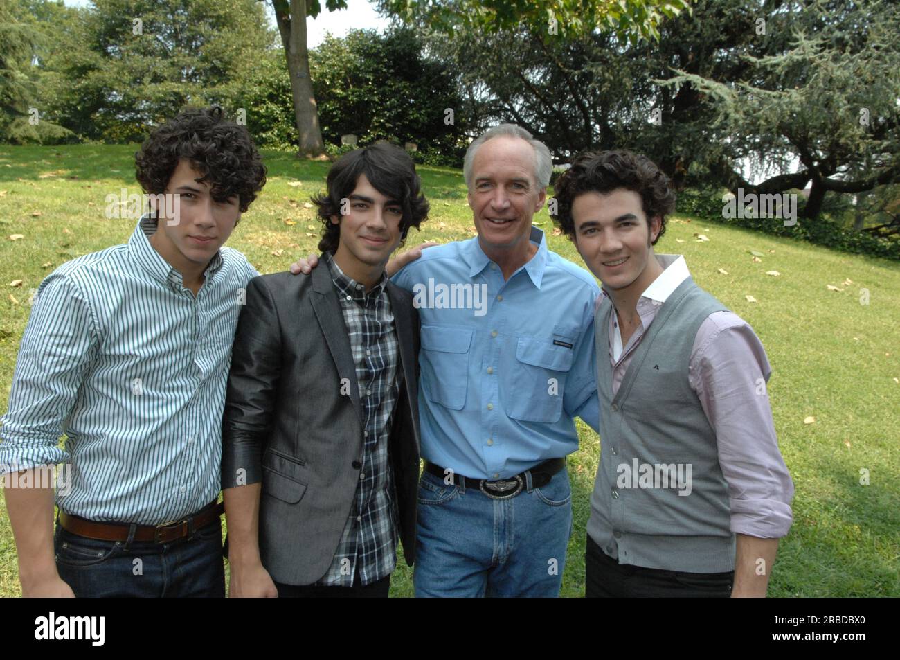 Secretary Dirk Kempthorne and aides joined by pop music stars, the ...