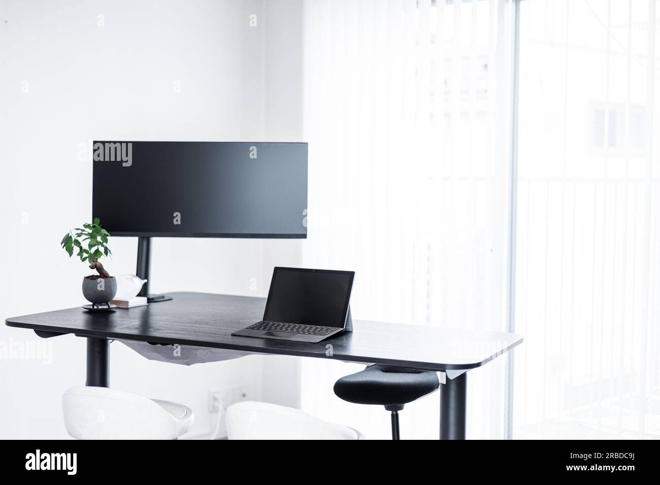 External monitor hi-res stock photography and images - Alamy