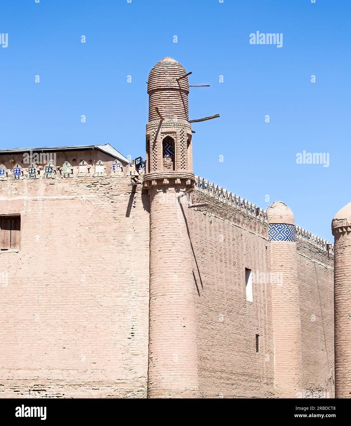 Narrow tower hi-res stock photography and images - Alamy