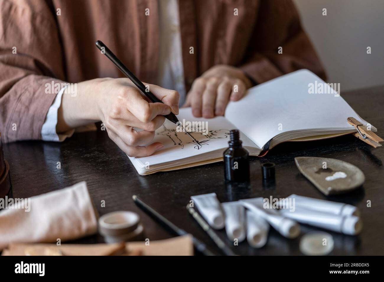 Black female artist hi-res stock photography and images - Alamy