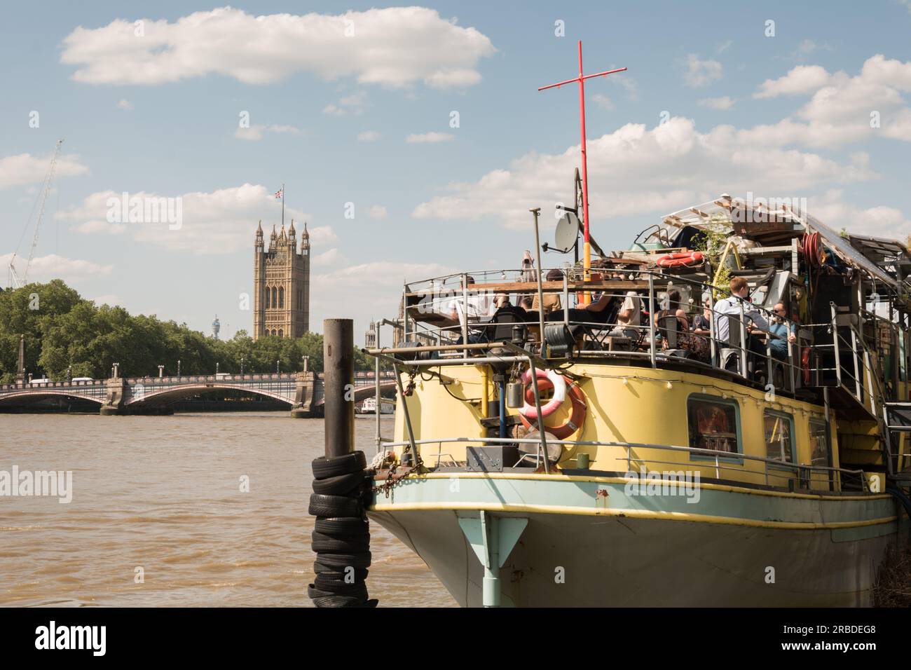 Tamesis Dock floating pub, Albert Embankment, London, SE1, England, U.K ...