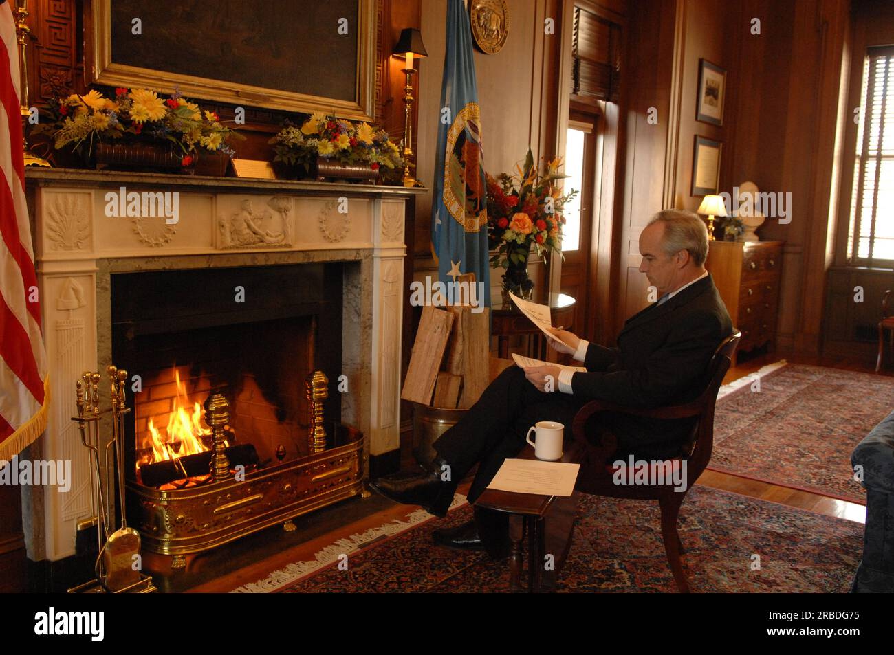 Secretary Dirk Kempthorne at work in his office, Main Interior Stock ...