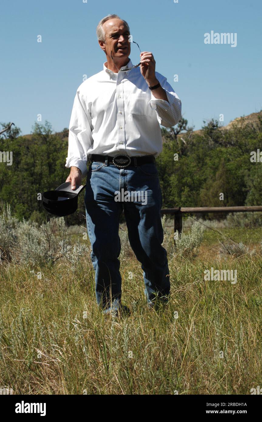 Visit of Secretary Dirk Kempthorne and aides to Theodore Roosevelt ...