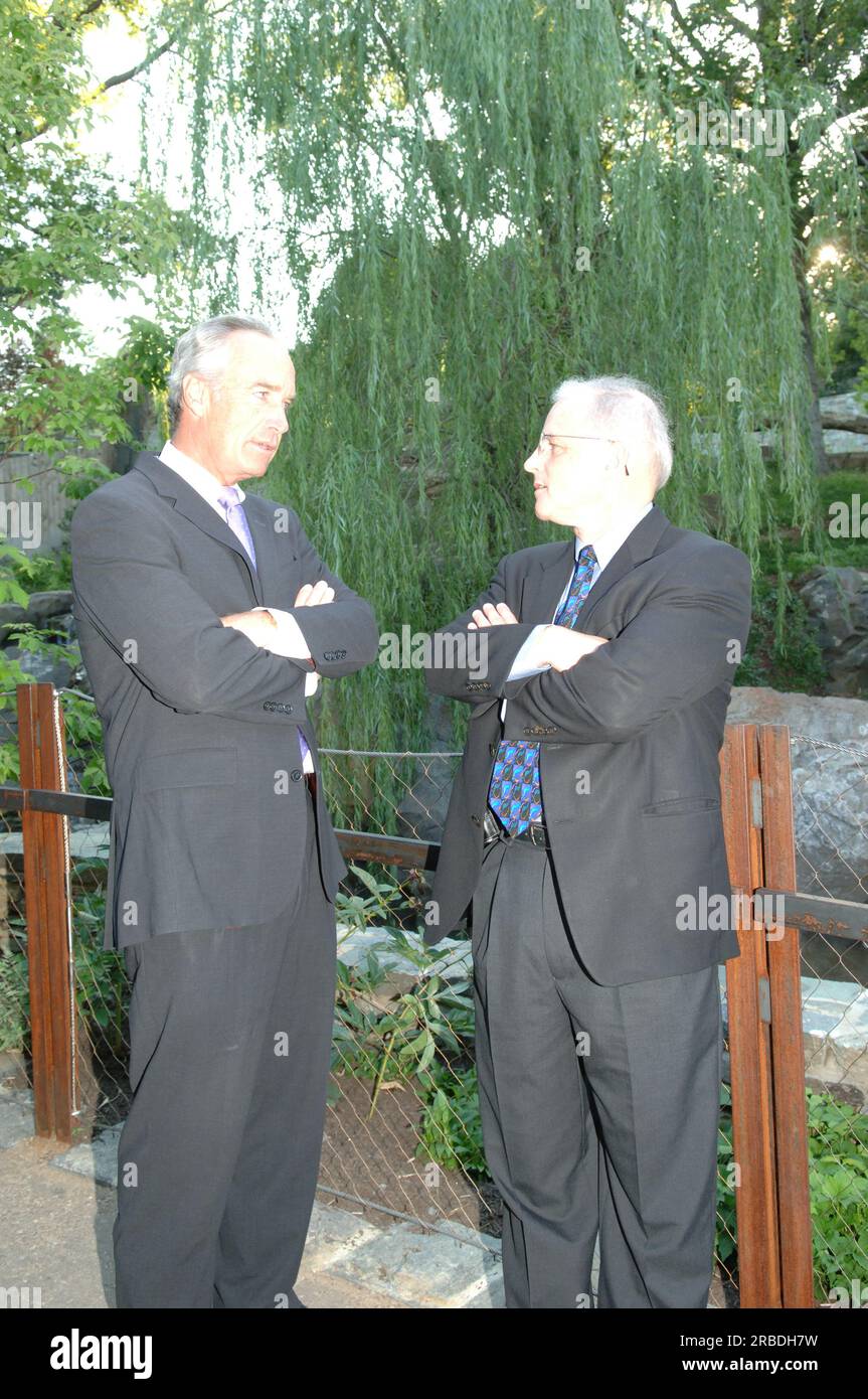 Visit of Secretary Dirk Kempthorne to the National Zoo, Washington, D.C ...