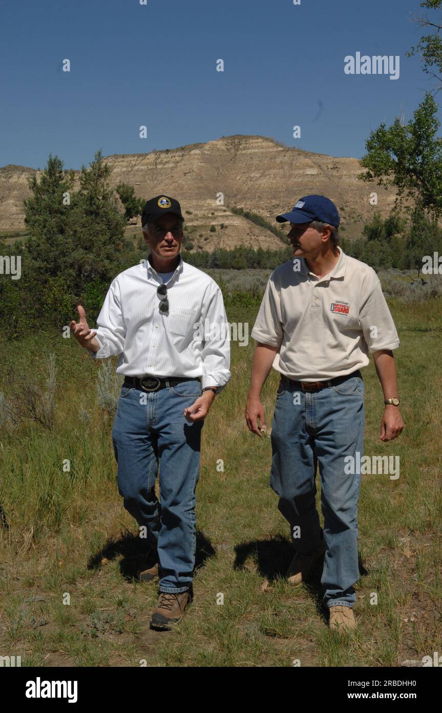 Visit of Secretary Dirk Kempthorne and aides to Theodore Roosevelt ...