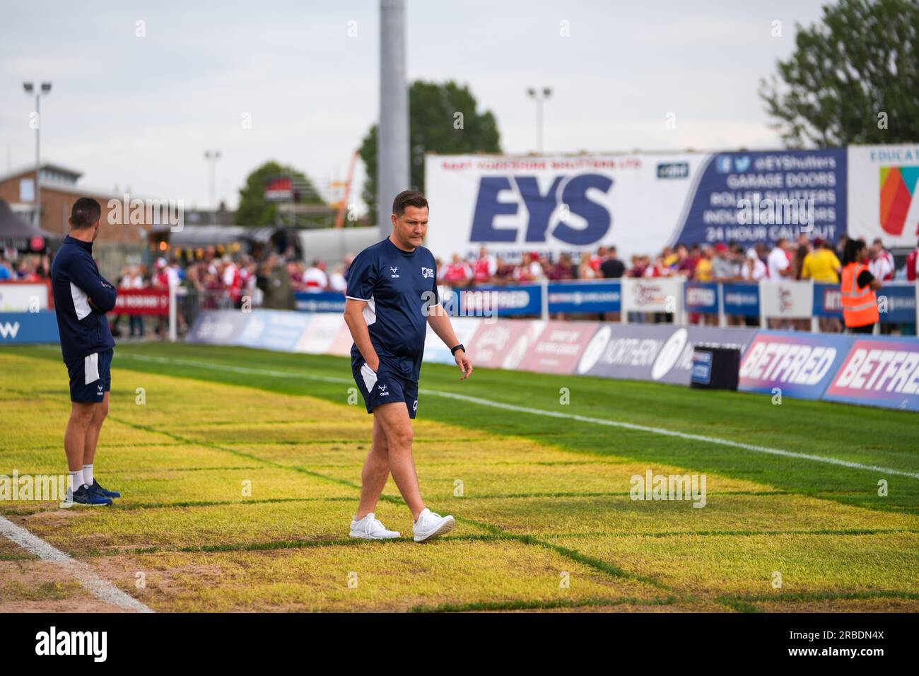 Team inspect pitch hi-res stock photography and images - Alamy