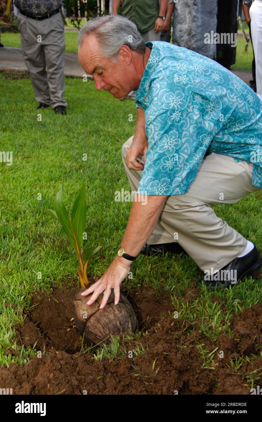 Pacific Islands Tour: Visit of Secretary Dirk Kempthorne and aides to ...