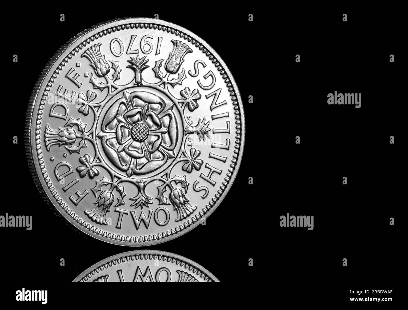 The reverse side of a 1970 2 Shillings coin featuring a Central Tudor ...