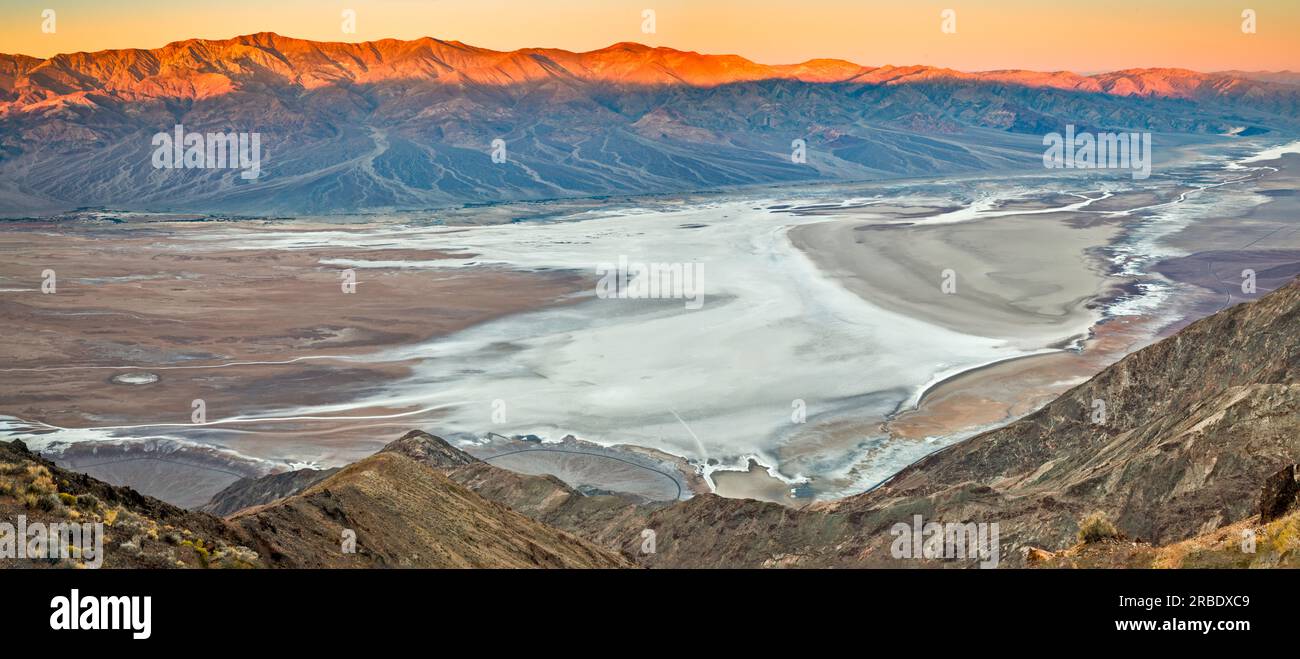 Badwater Basin, low fog at sunrise, Panamint Range, Telescope Peak in ...