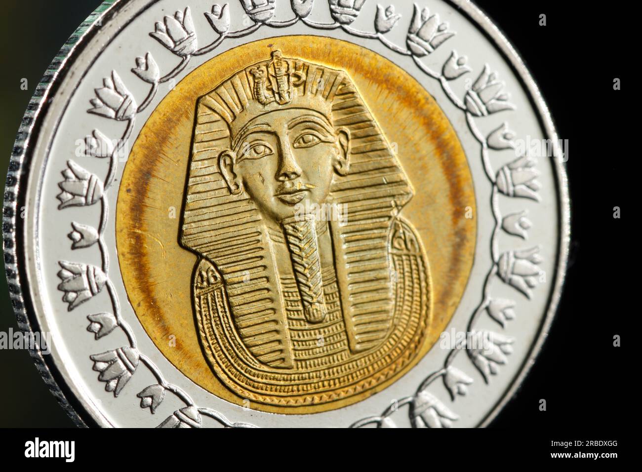 An Egyptian One Pound coin featuring the Golden Mask of Tutankhamun ...
