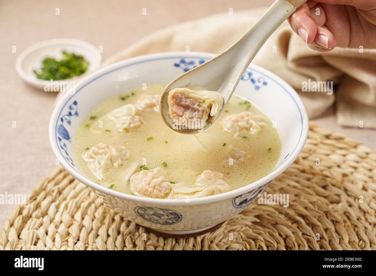 CANTONESE PRAWN WONTON NOODLES ,Meat Dumplings Stock Photo - Alamy