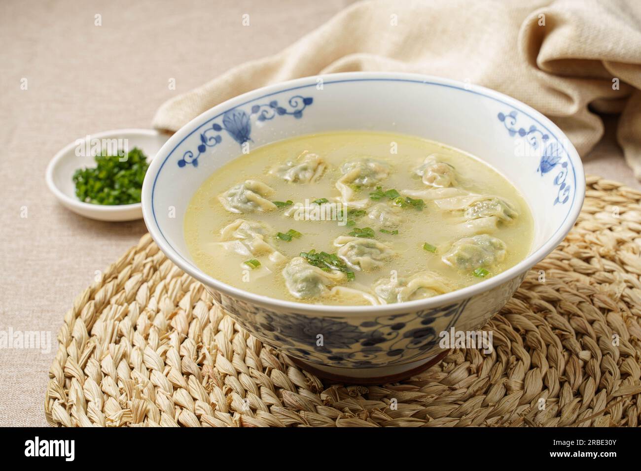 CANTONESE PRAWN WONTON NOODLES ,Meat Dumplings Stock Photo - Alamy