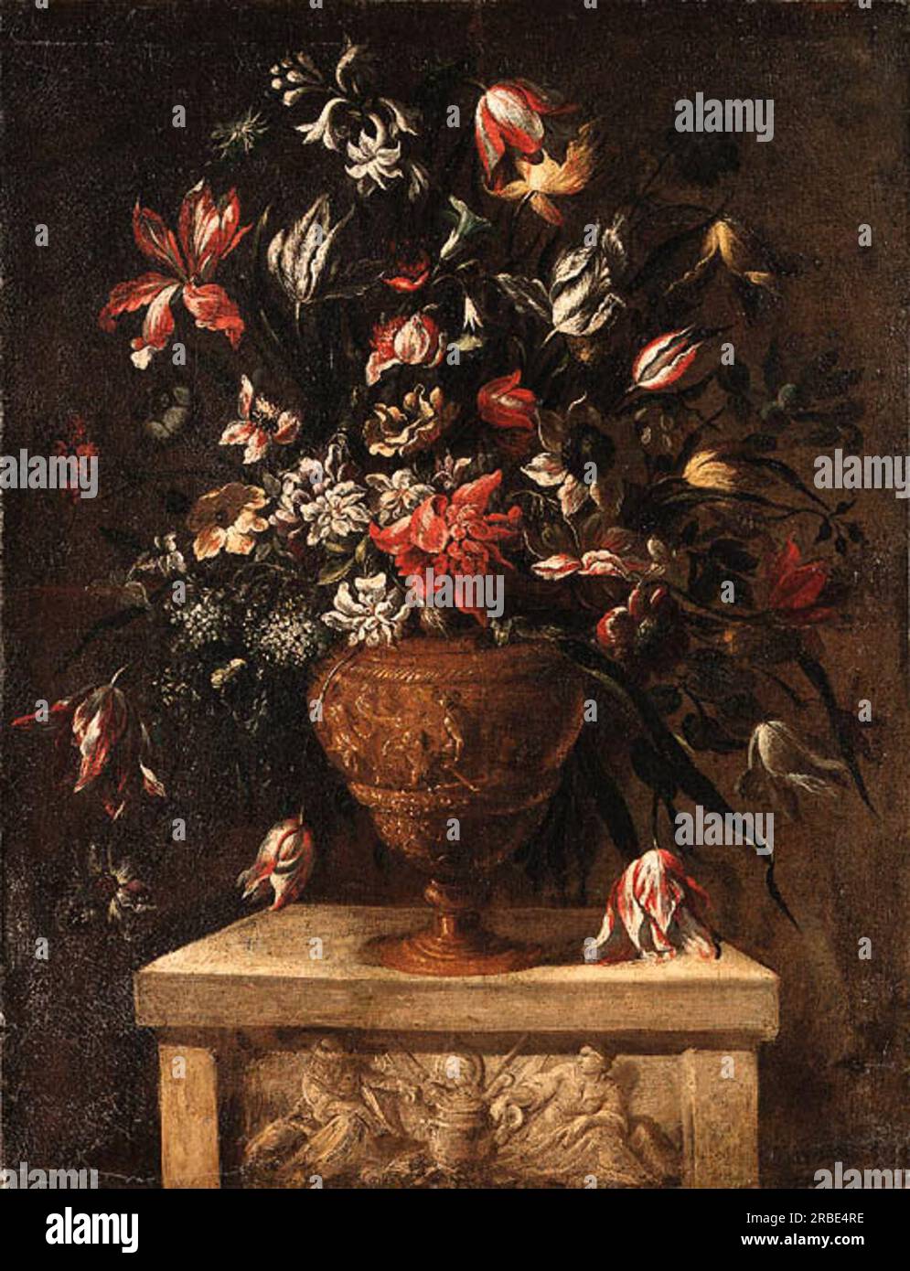 Glowers in a sculpted vase on a stone plinth by Mario Nuzzi Stock Photo ...