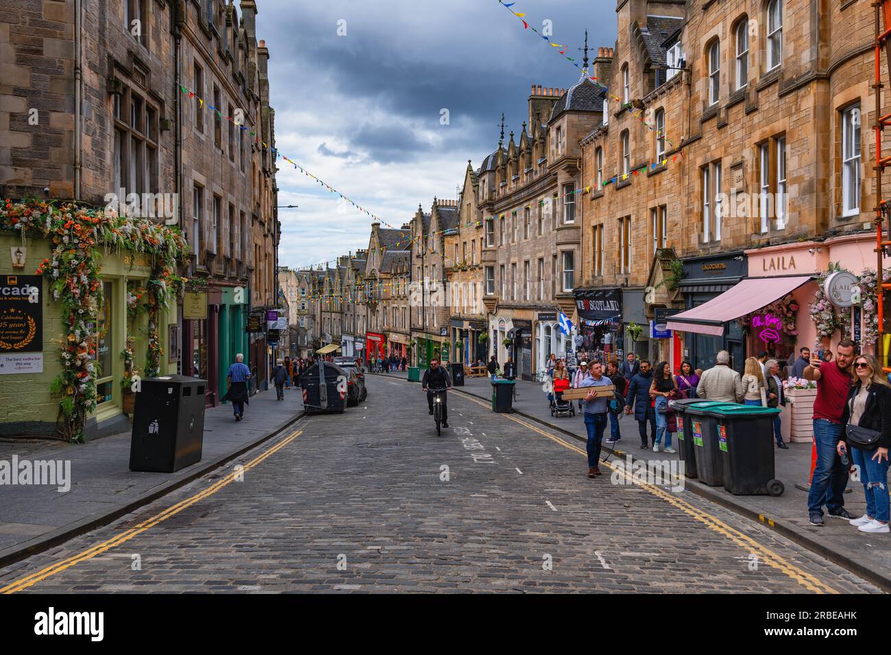 The Cockburn Street in Old Town of Edinburgh city in Scotland, UK Stock ...