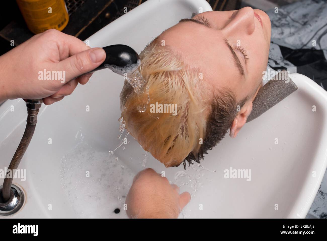 Head wash hi-res stock photography and images - Alamy