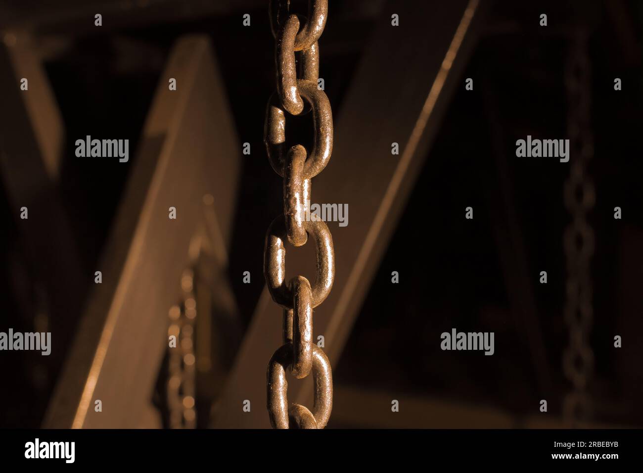 Chain hoist lift heavy weight cargo load hang object gear winch ...