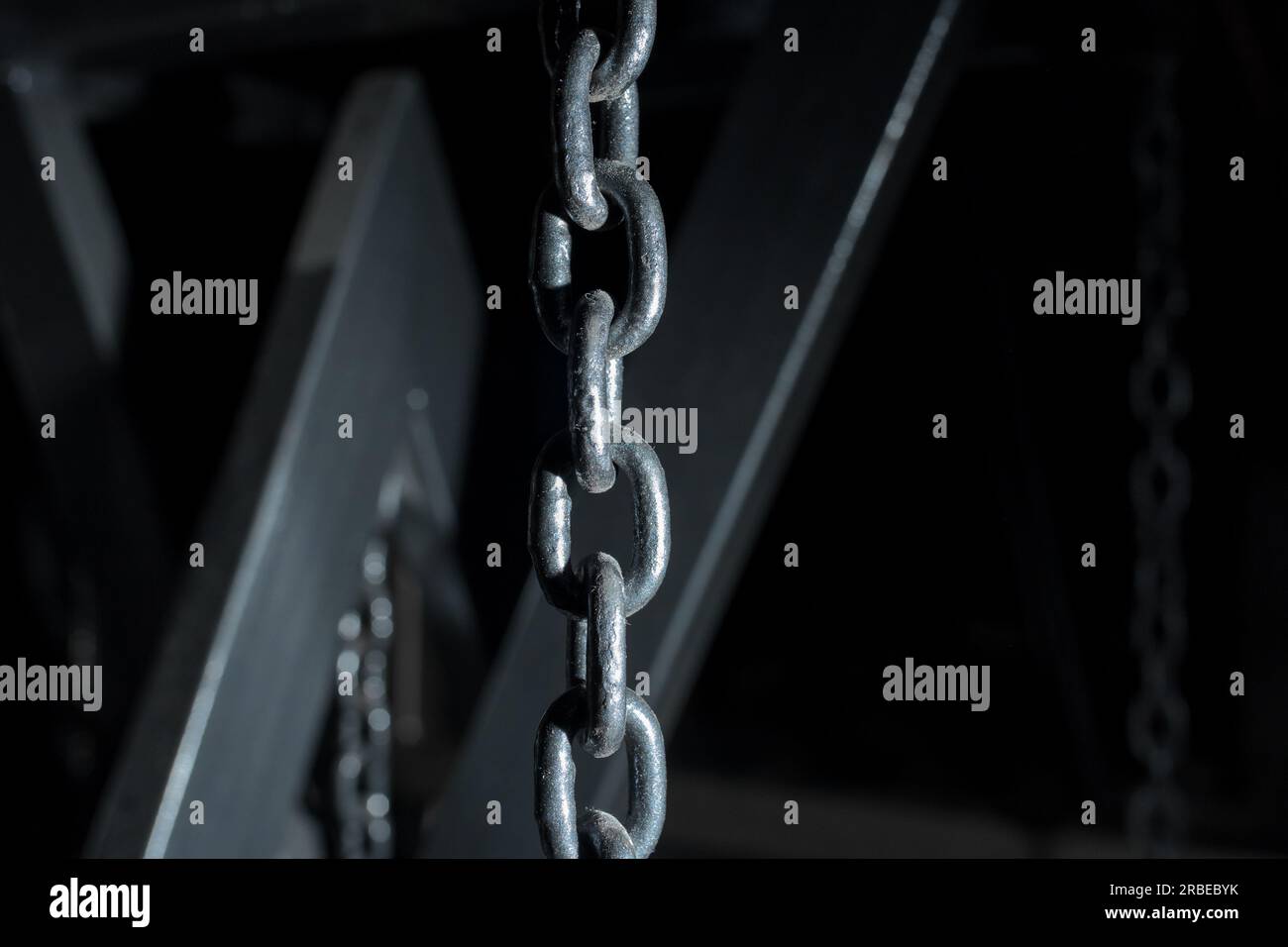 Chain hoist lift heavy weight cargo load hang object gear winch ...