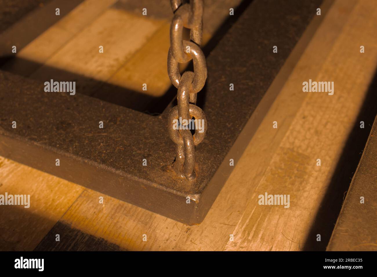 Chain hoist lift heavy weight cargo load hang object gear winch ...