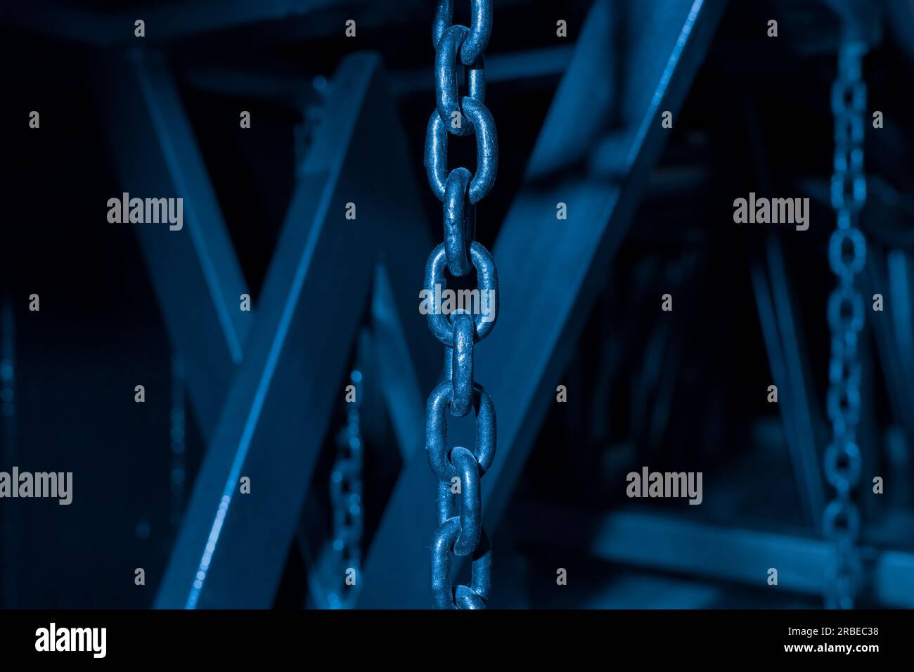 Chain hoist lift heavy weight cargo load hang object gear winch ...