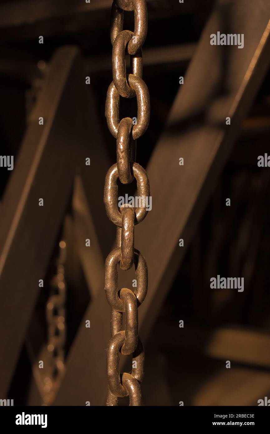 Chain hoist lift heavy weight cargo load hang object gear winch ...