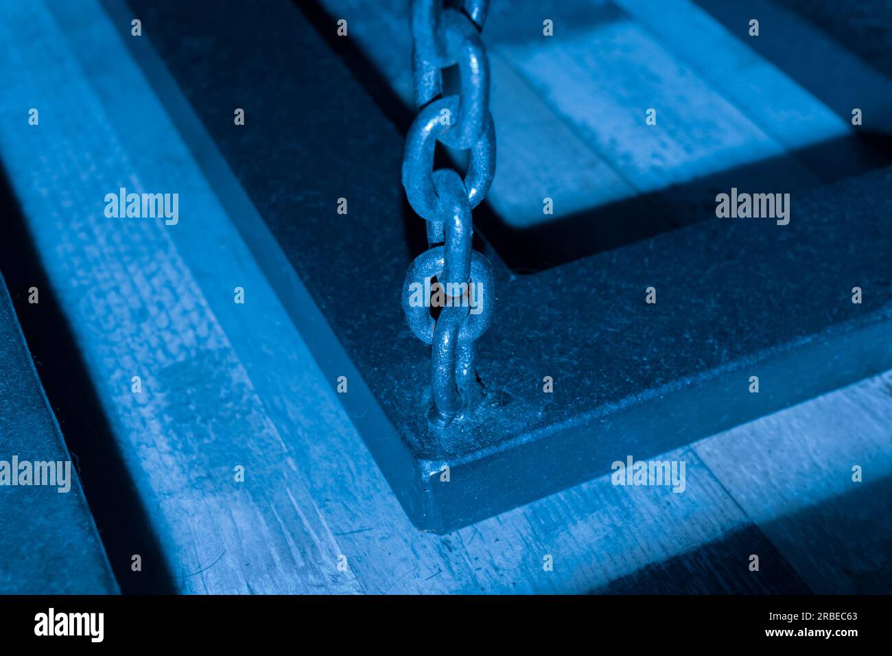 Chain hoist lift heavy weight cargo load hang object gear winch ...