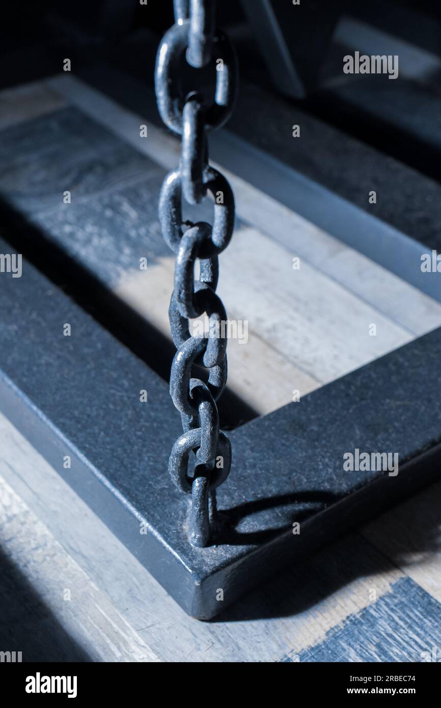 Chain hoist lift heavy weight cargo load hang object gear winch ...