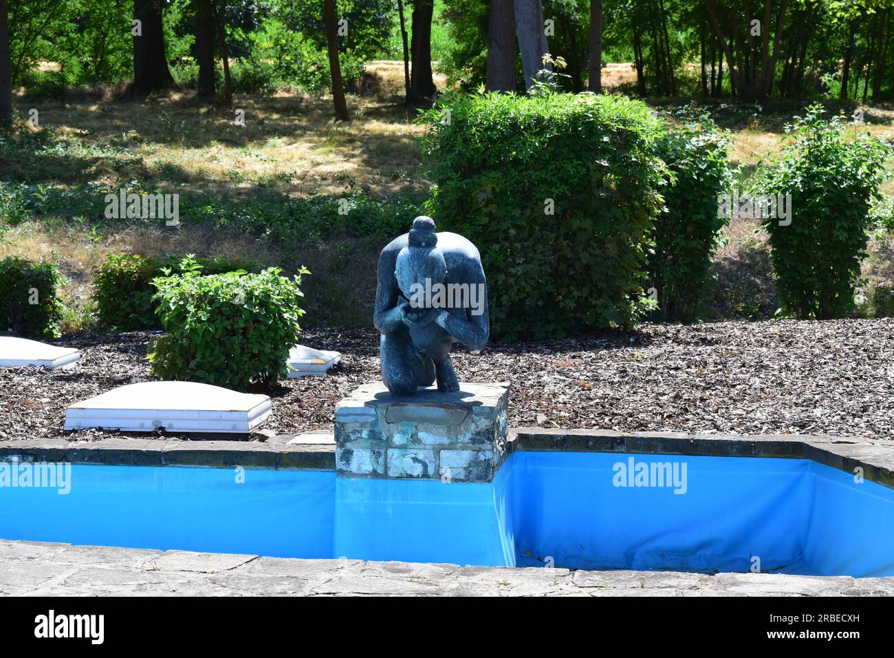 Drinking Girl Statue at Reginarisbrunnen Stock Photo - Alamy