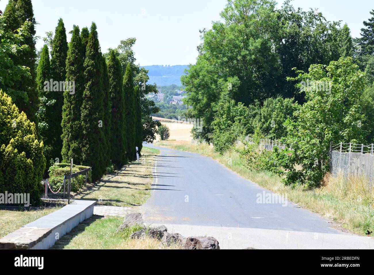 small country road Stock Photo - Alamy