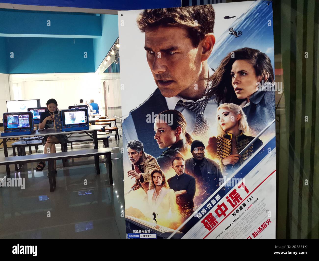 Tom cruise poster mission impossible hi-res stock photography and ...