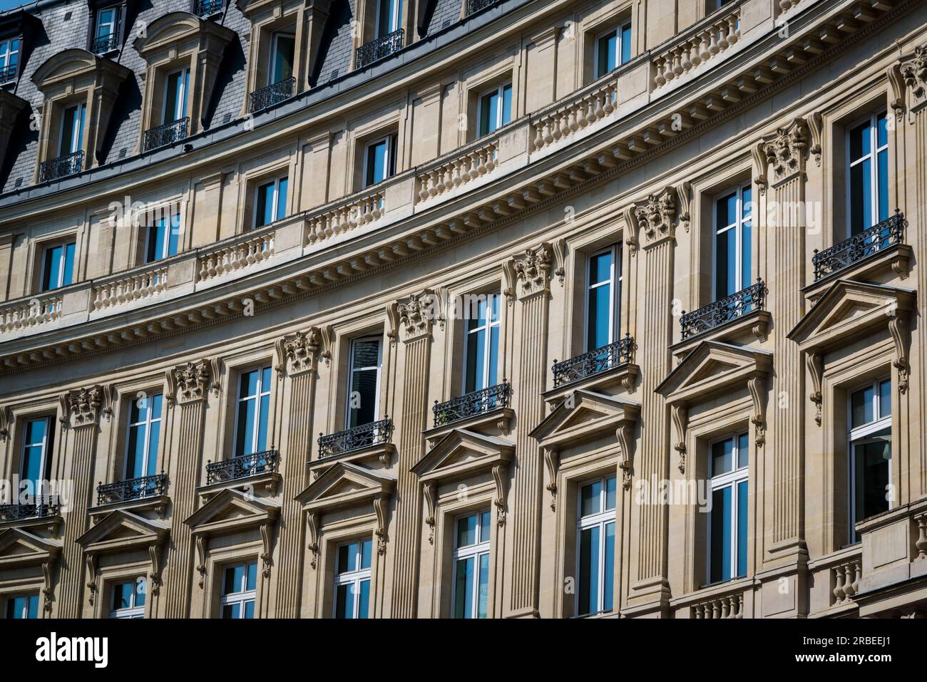 Neoclassical architecture in Rue de Viarmes in the 1st arrondissement ...