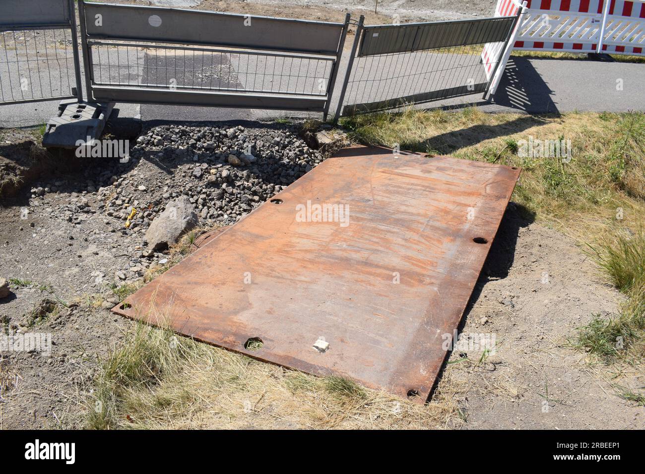 Temporary bridge construction works hi-res stock photography and images ...