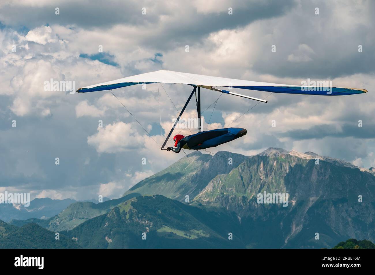 High altitude hang gliding above hi-res stock photography and images ...