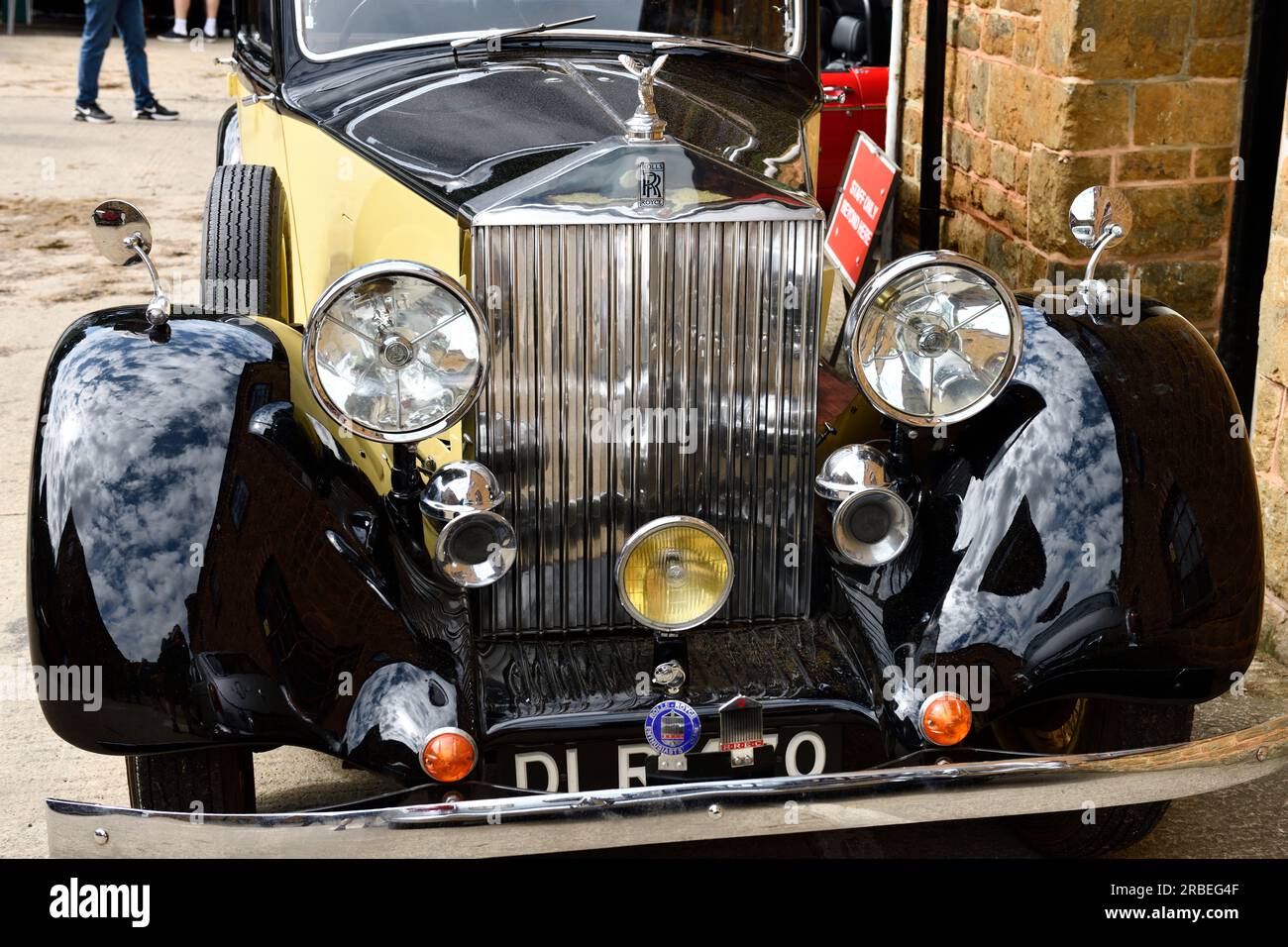 Bonnet hi res hi-res stock photography and images - Alamy